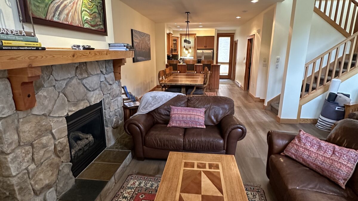 Wolf Lake 4: Amenities, Availability & Rates
