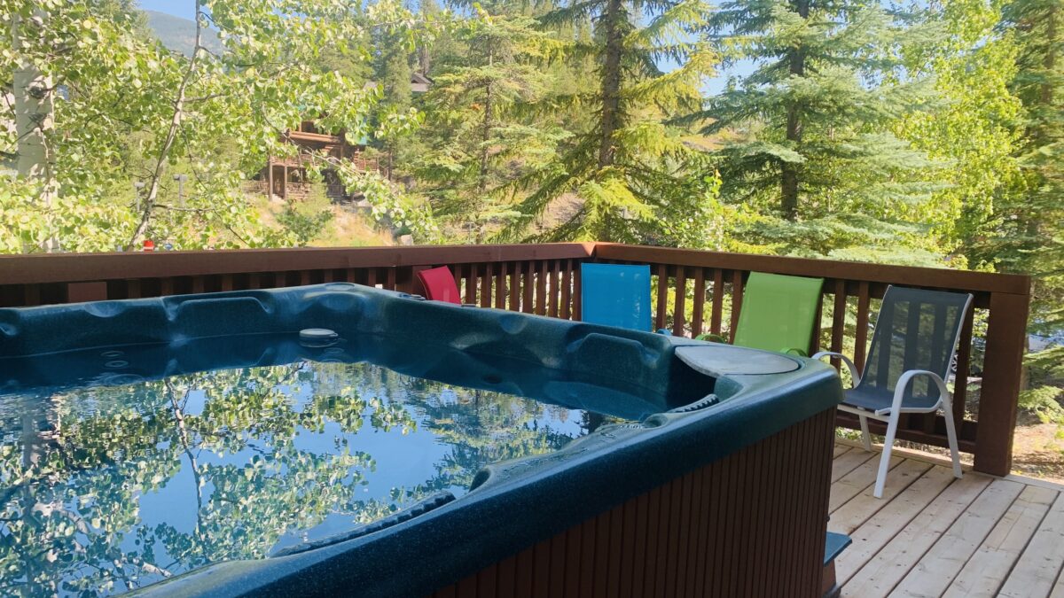 Wolf Lake 4: Amenities, Availability & Rates